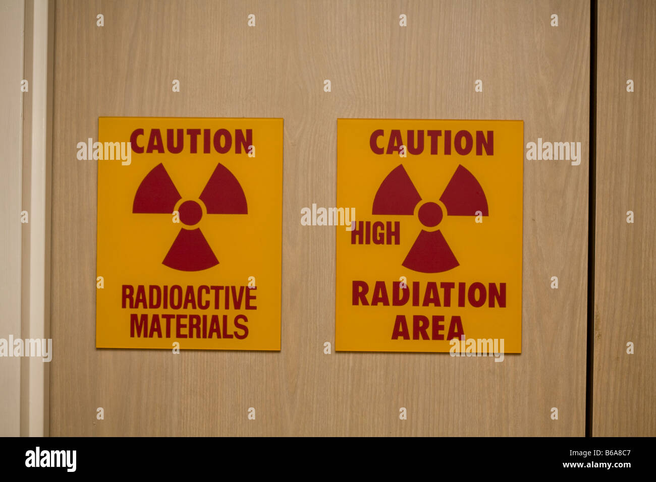 Radiation warning sign Banque de photographies et d’images à haute ...