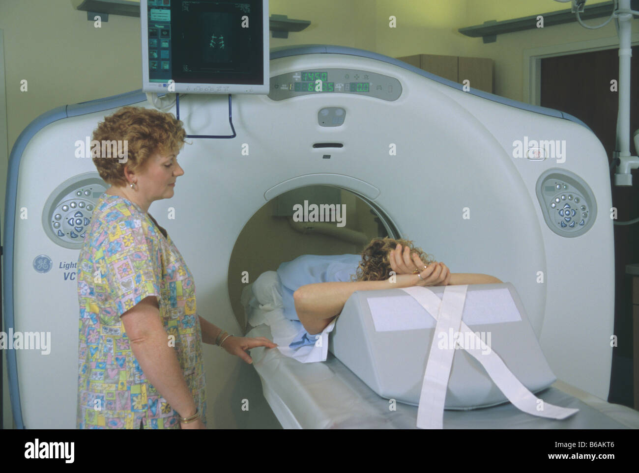 Abdominal ct scan abdomen Banque de photographies et d’images à haute ...