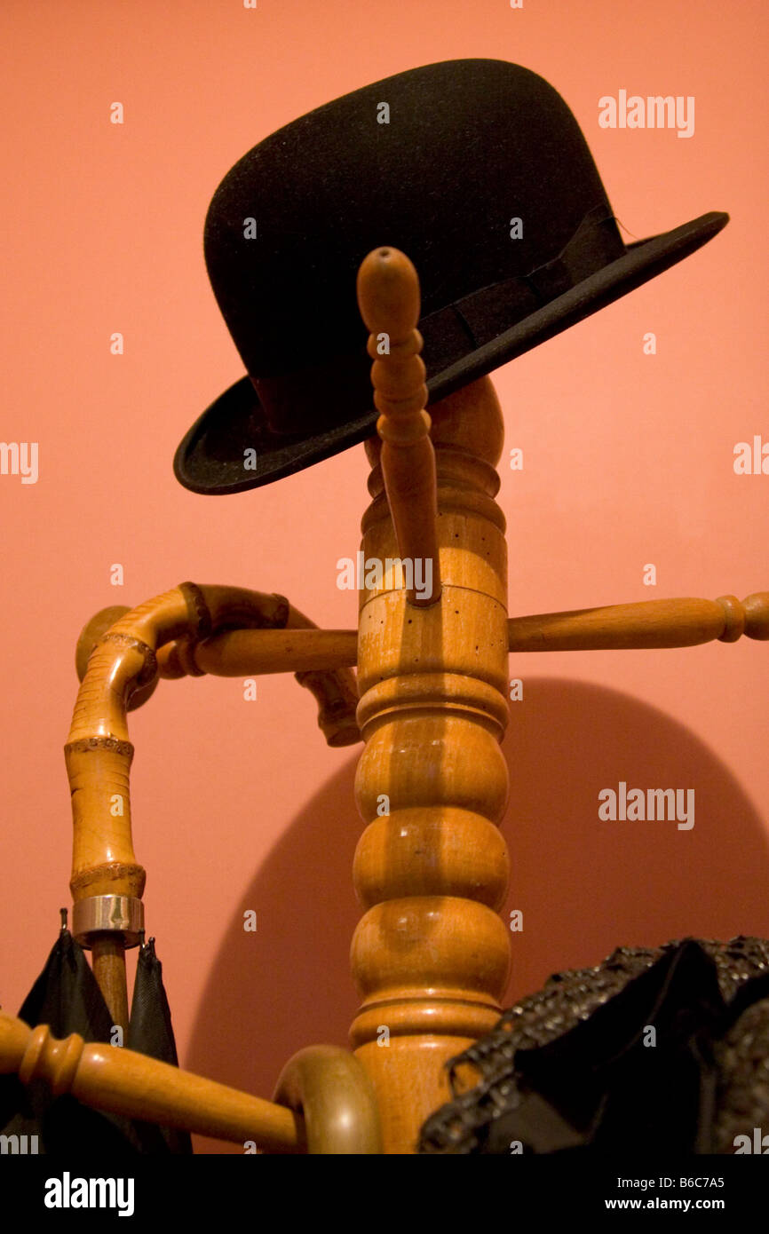Musée consacré à l'artiste surréaliste René Magritte situé à l ...