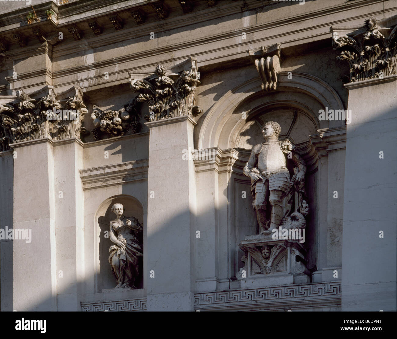 Capitale de pilastre corinthien Banque de photographies et d’images à ...