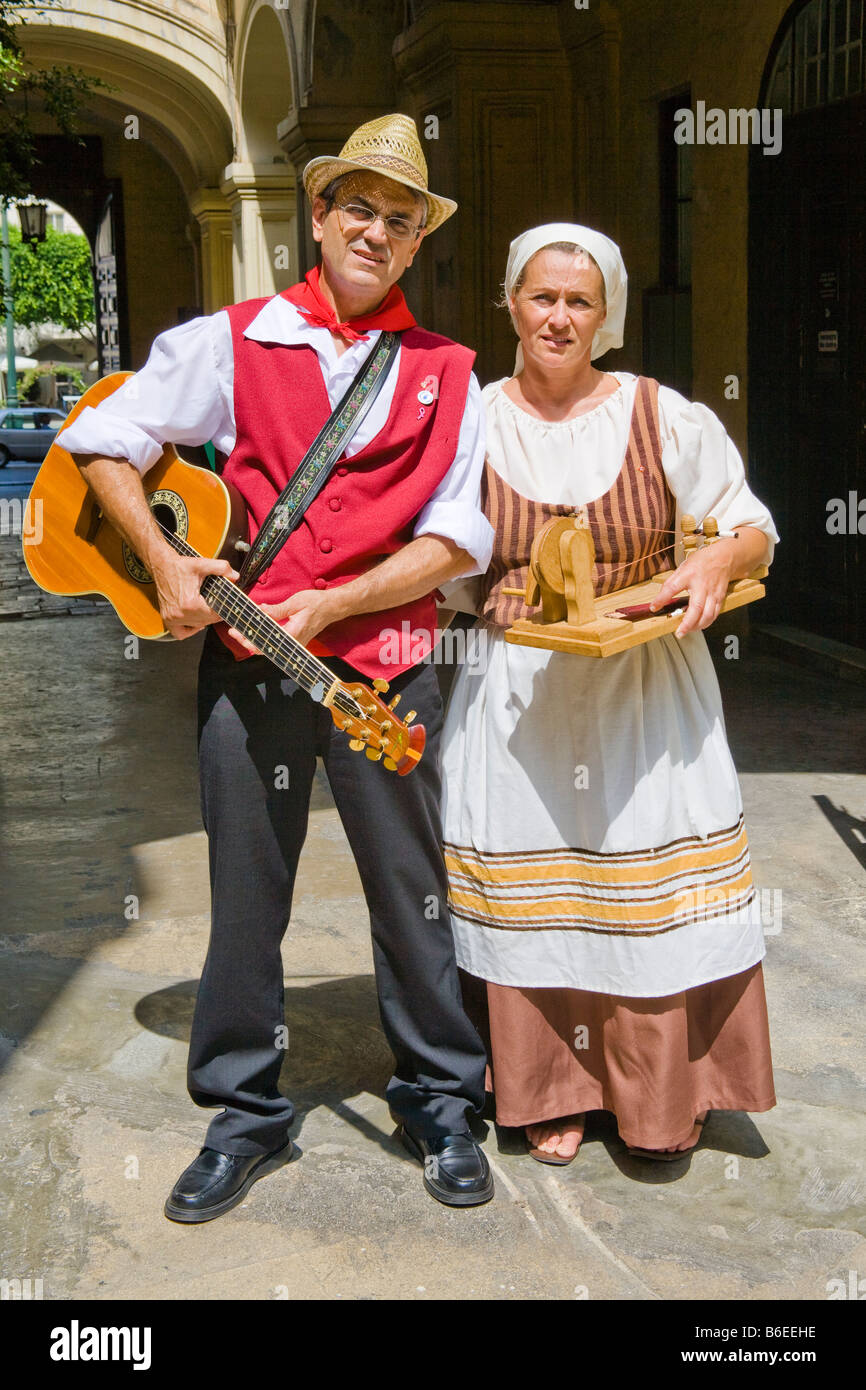 Couple wearing costume traditionnel maltais, La Valette, Malte Photo ...