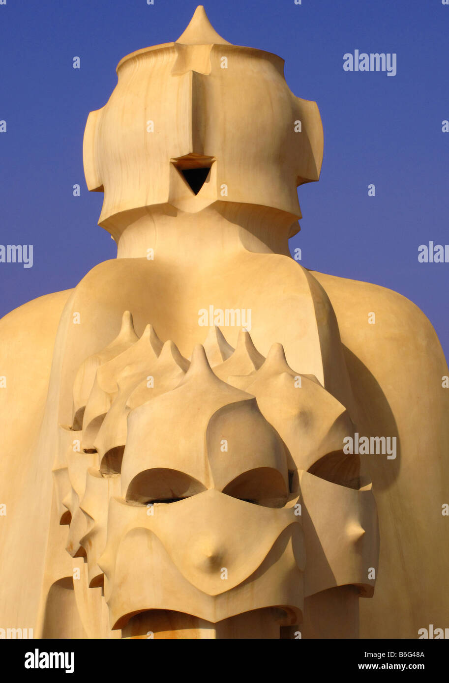 Distictive diffuseur cheminée architecturale moderne conçu par Antoni ...