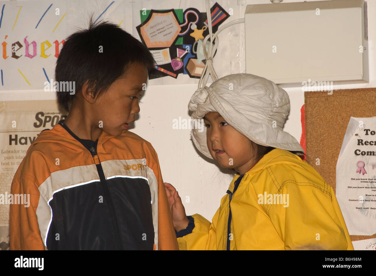 Enfants inuits canada Banque de photographies et d’images à haute ...