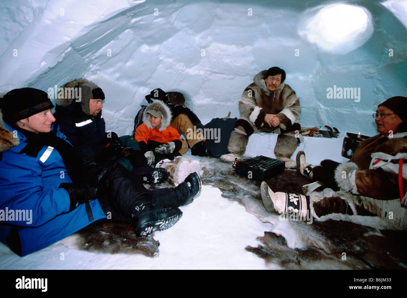 Inuit family Banque de photographies et d’images à haute résolution - Alamy