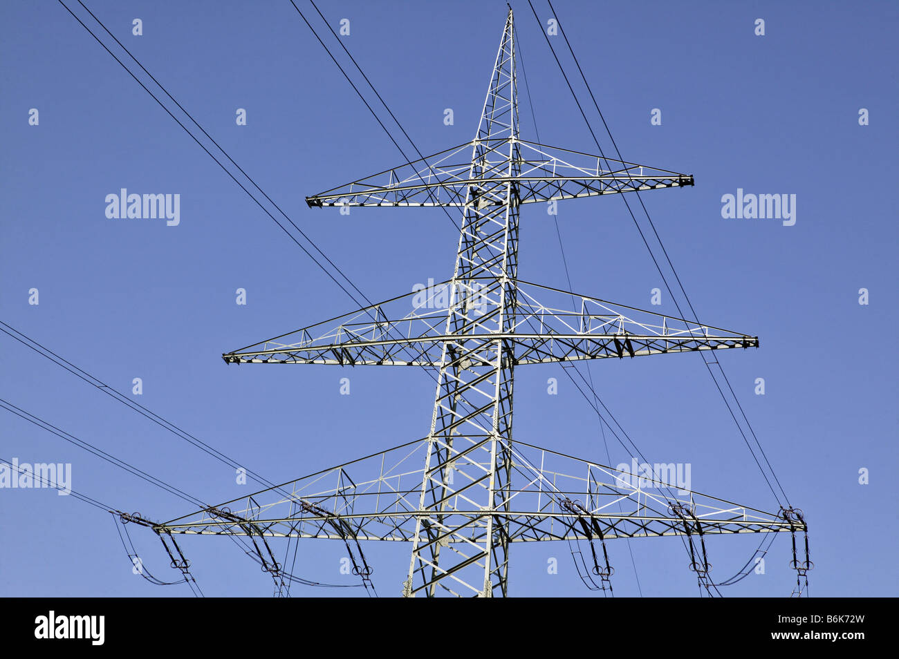 Alimentation haute tension Banque de photographies et d’images à haute résolution - Alamy
