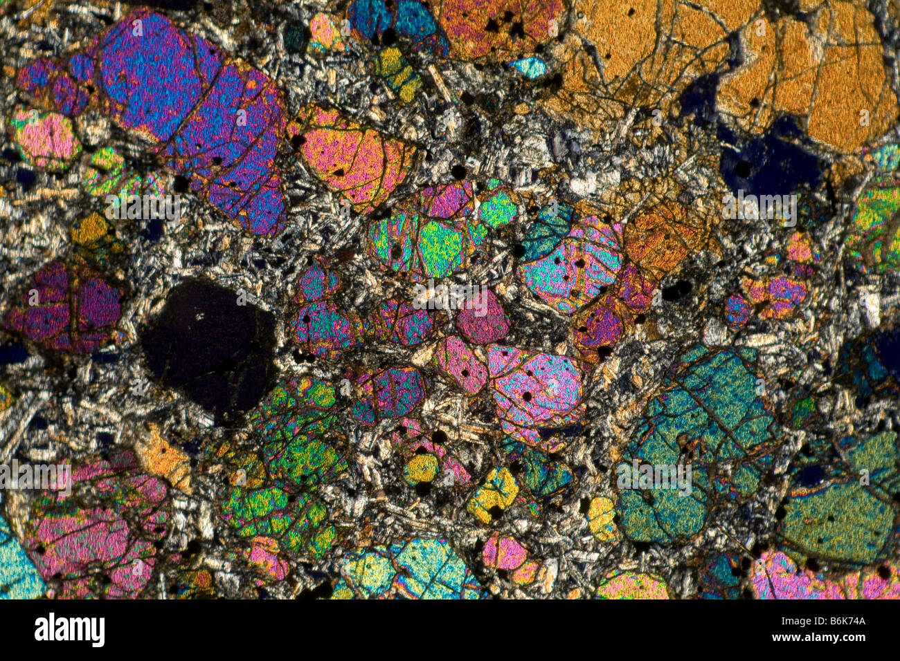 Microscope polarized picrite mineralogy Banque de photographies et d ...
