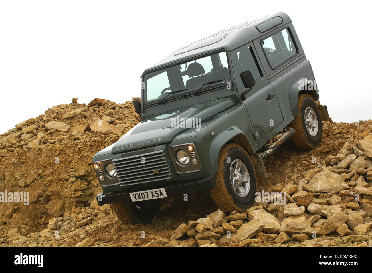 Land rover defender 90 on Banque de photographies et d’images à haute ...