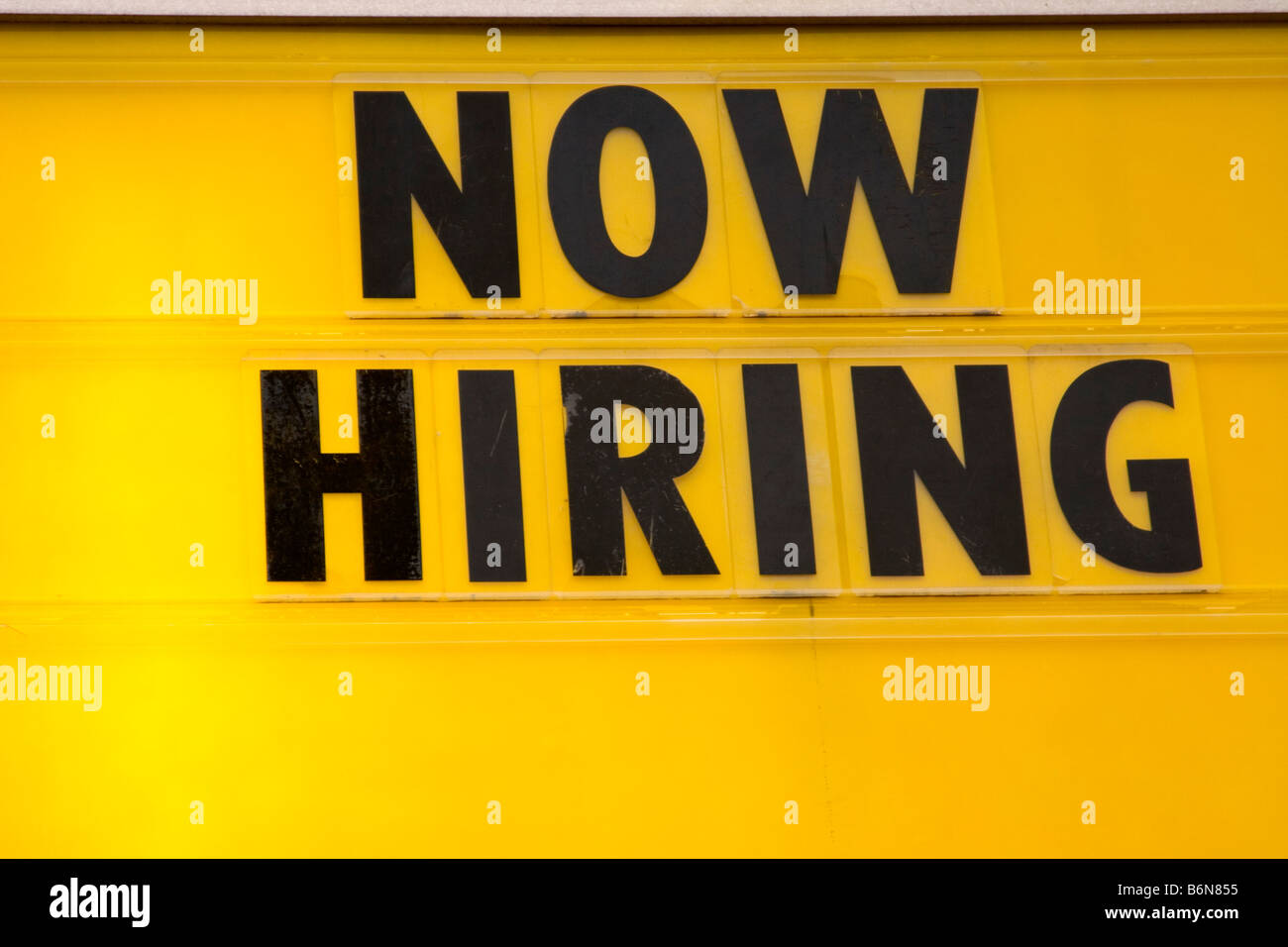 Now hiring sign Banque de photographies et d’images à haute résolution ...
