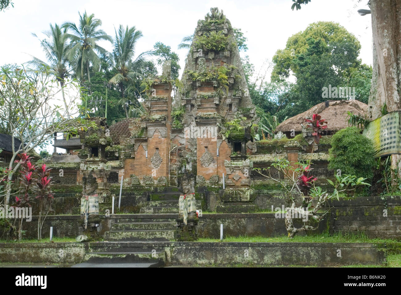L'un des innombrables temples : Junjungan Bali (Indonésie). L'un des ...