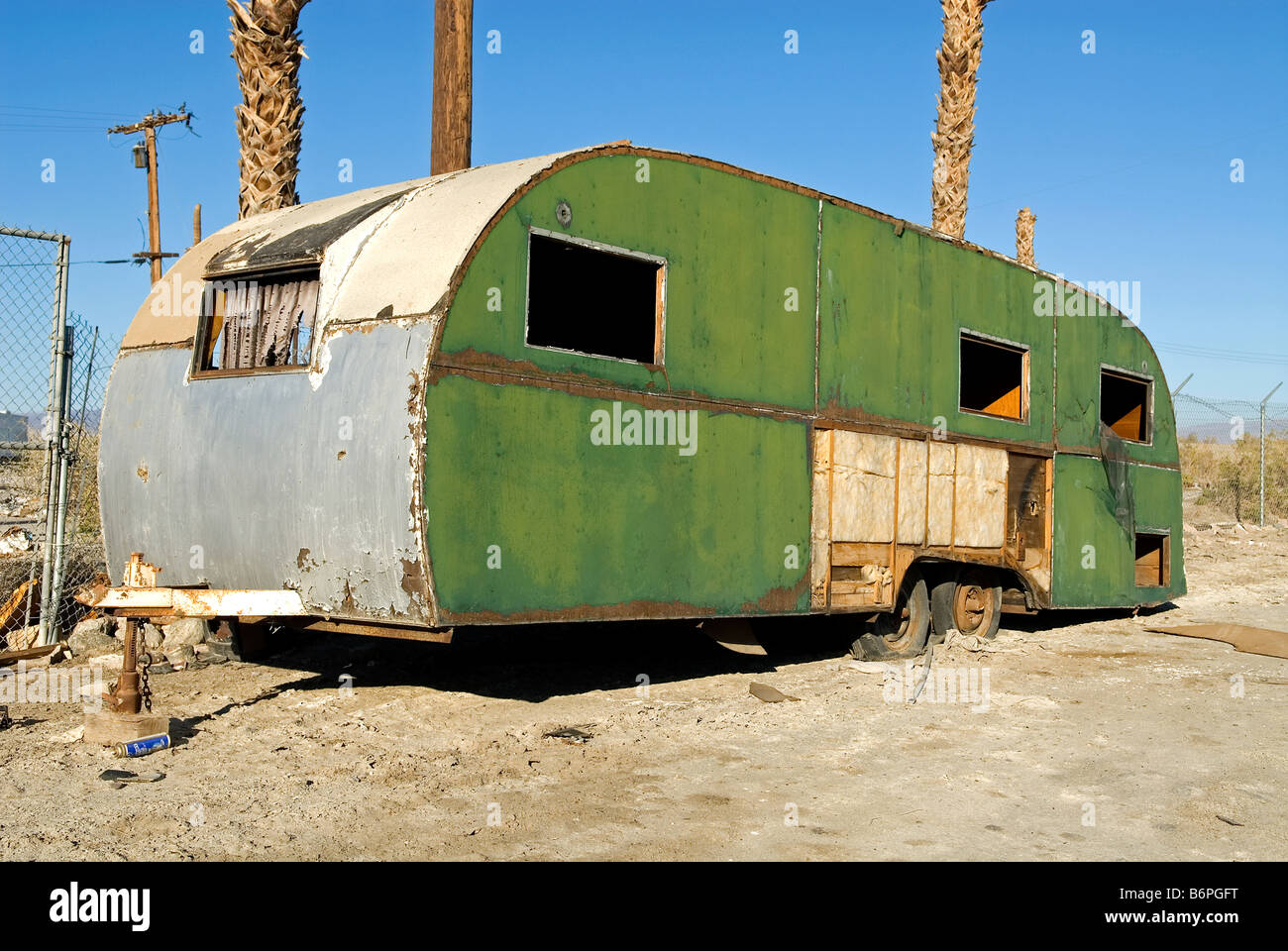 Abandoned trailer home caravan salton Banque de photographies et d ...