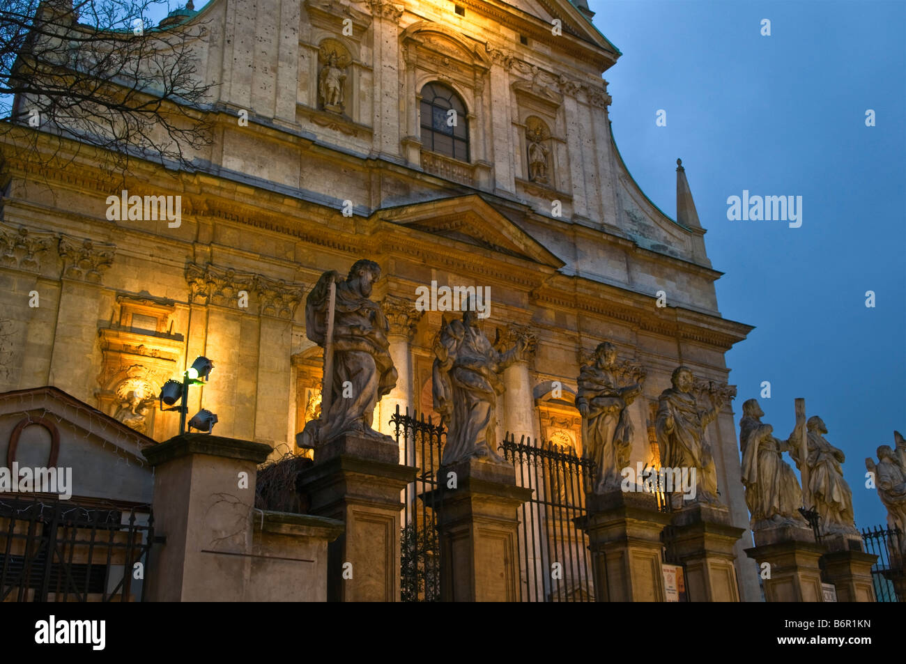 Church and statues of saints krakow Banque de photographies et d’images ...