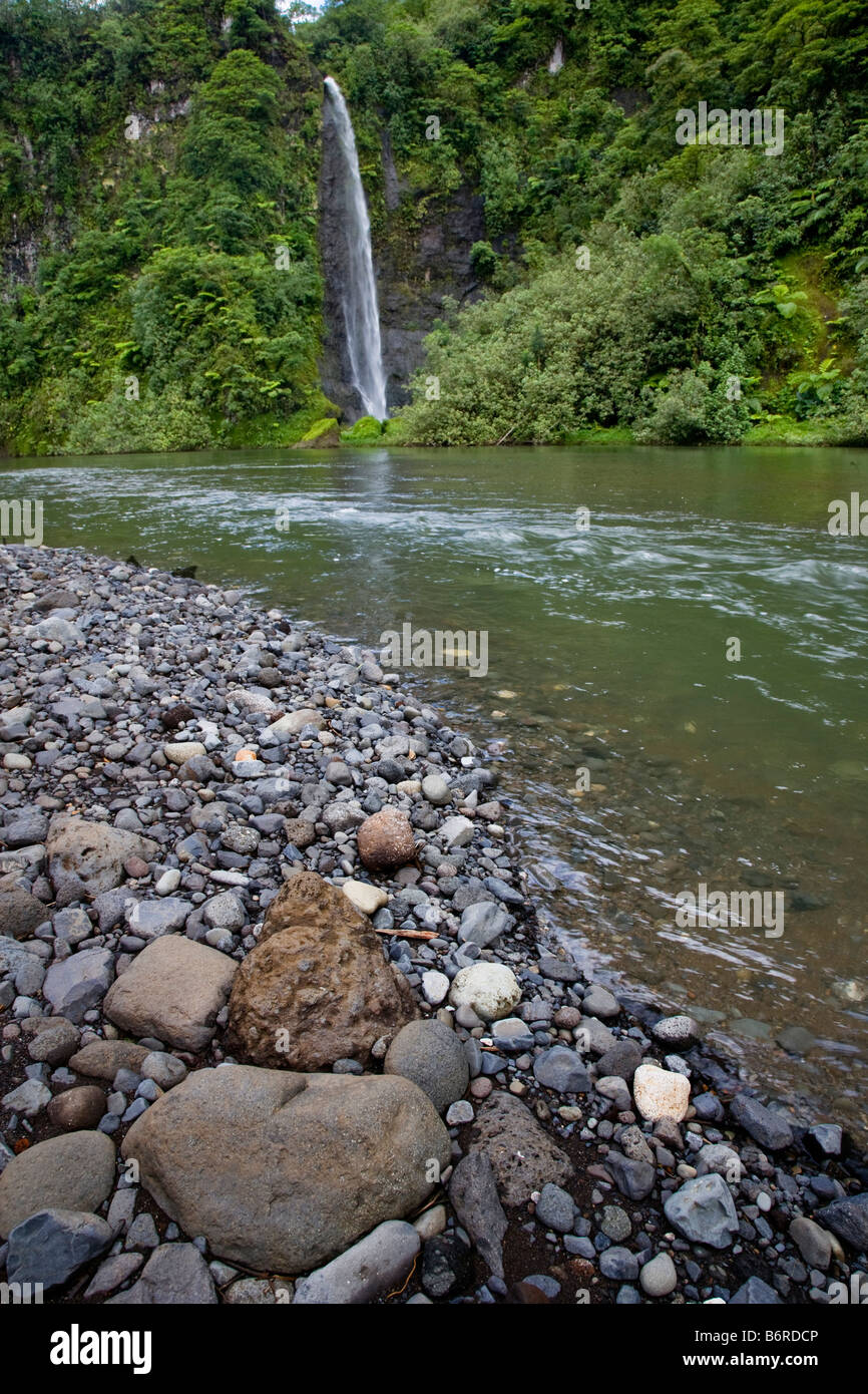 Waterfall tahiti french polynesia Banque de photographies et d’images à ...
