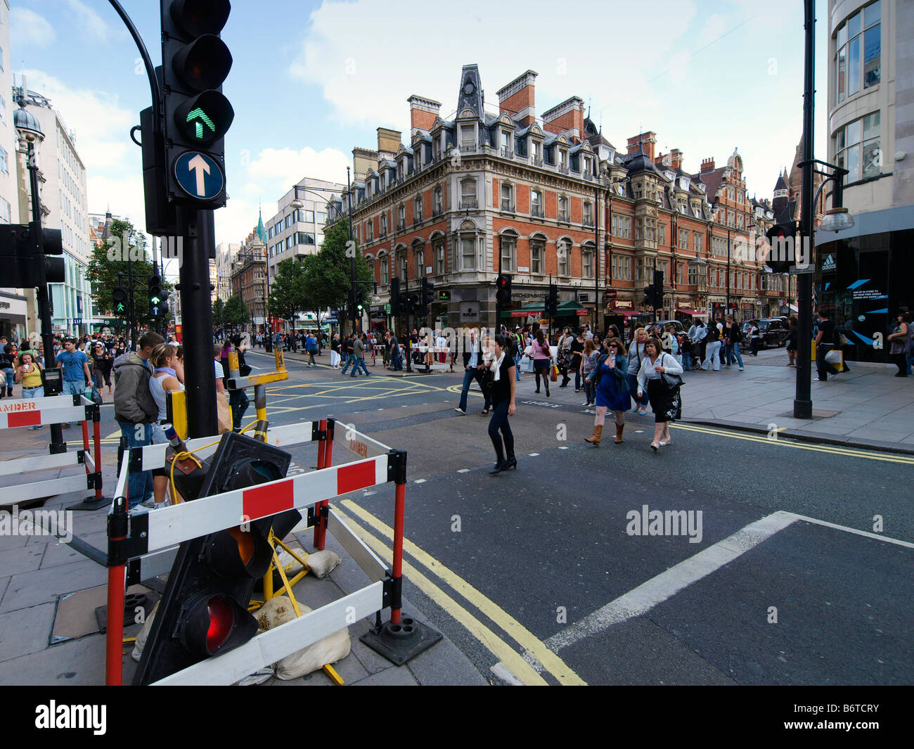 La fixation des feux de circulation Banque de photographies et d’images ...