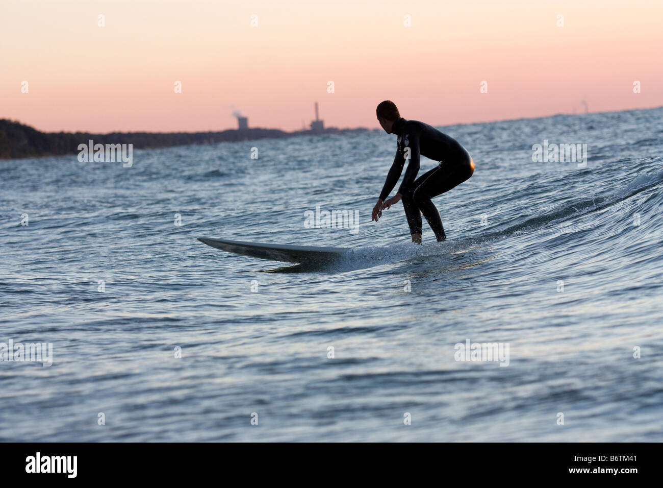 Surfeur sur une vague Banque de photographies et d’images à haute ...