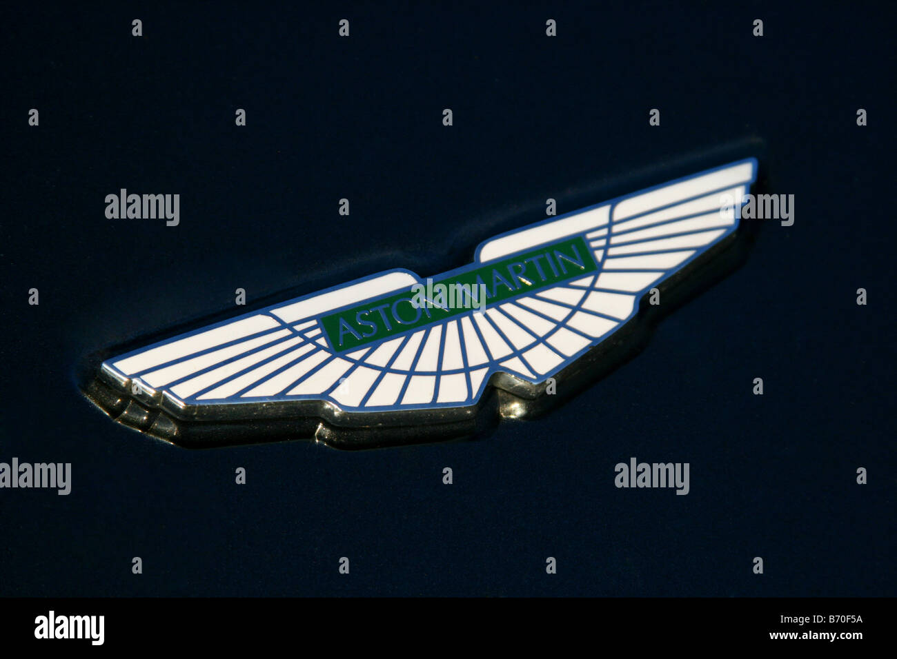 James bond aston martin db9 Banque de photographies et d’images à haute ...