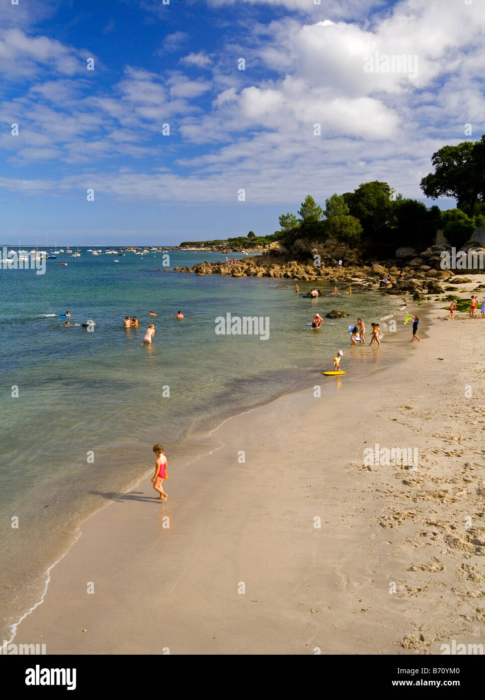 Plage de Beg Meil près de Concarneau dans le sud de la Bretagne France ...