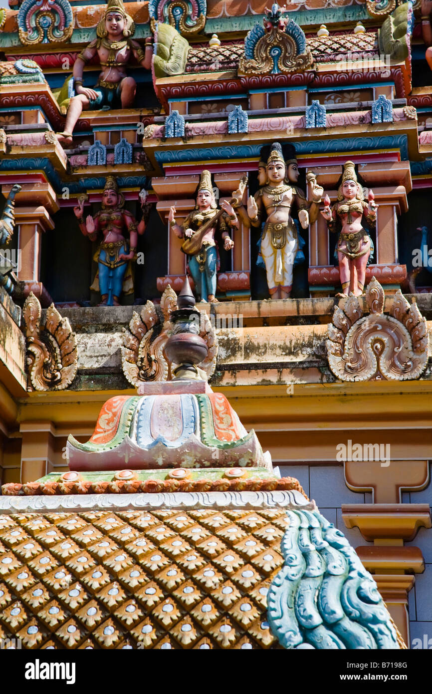 Détail du toit sur le Socaligum Minathi appelé temple hindou Amen à ...