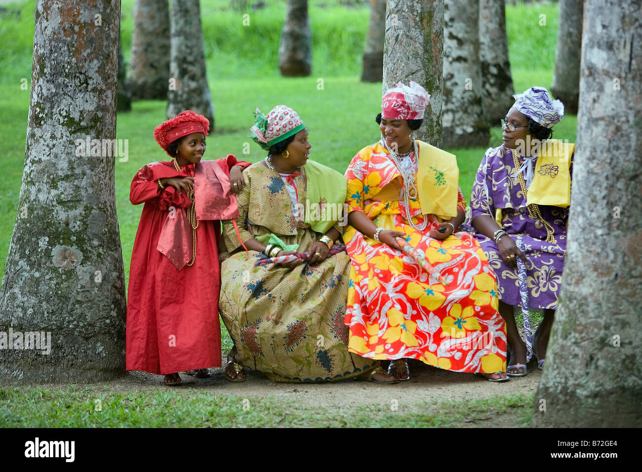 Le Suriname, Paramaribo. Femmes créoles dans Kotomisi robe, le costume ...