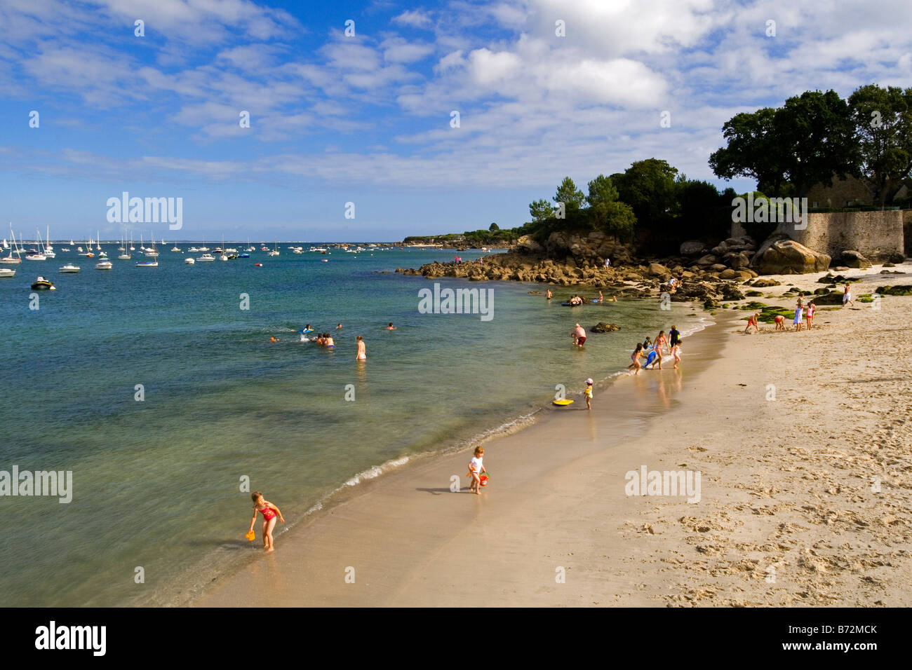 Plage de Beg Meil près de Concarneau dans le sud de la Bretagne France ...