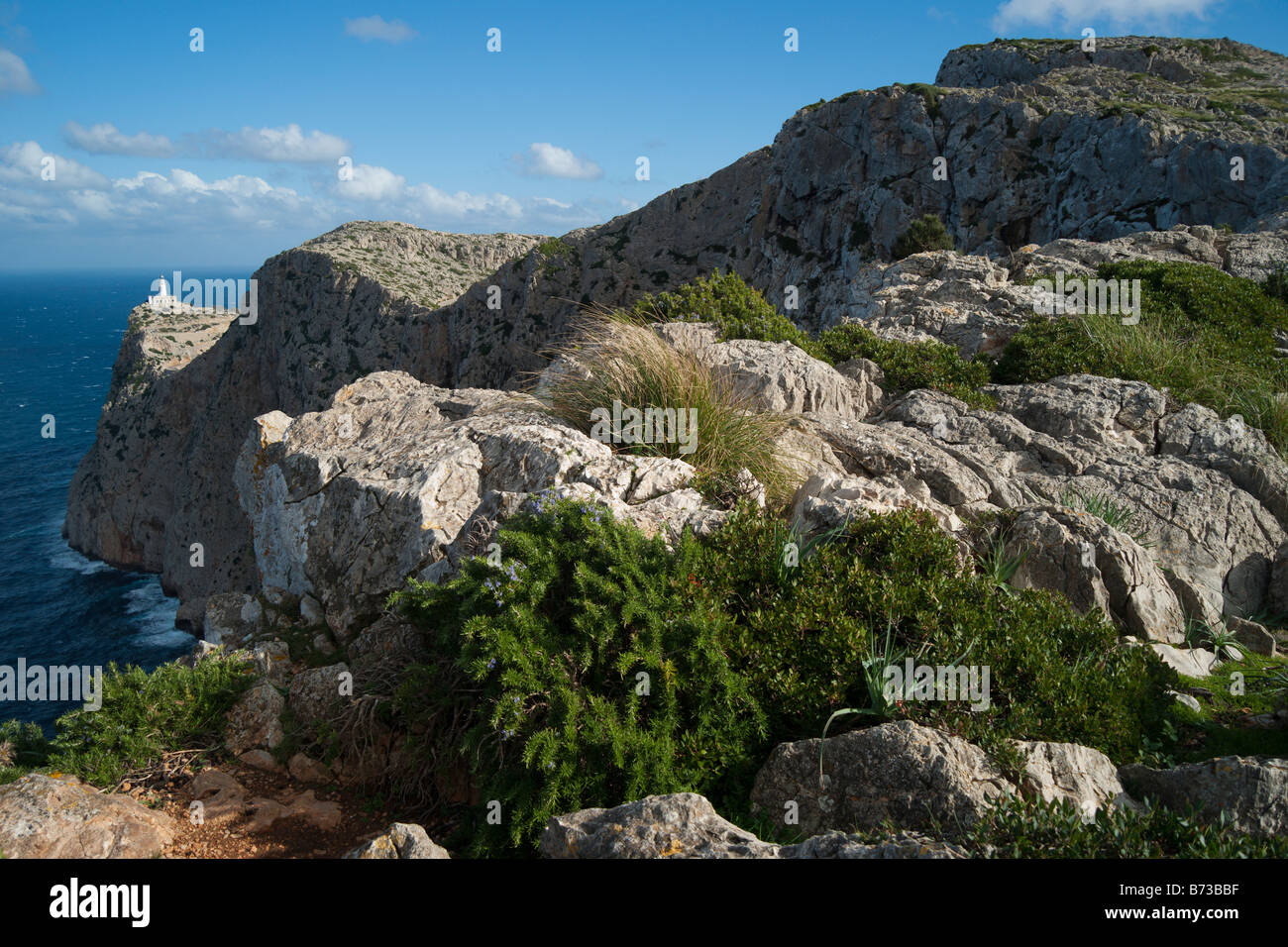 Paysage et végétation à Majorque Cap Formentor - karst calcaire Photo ...