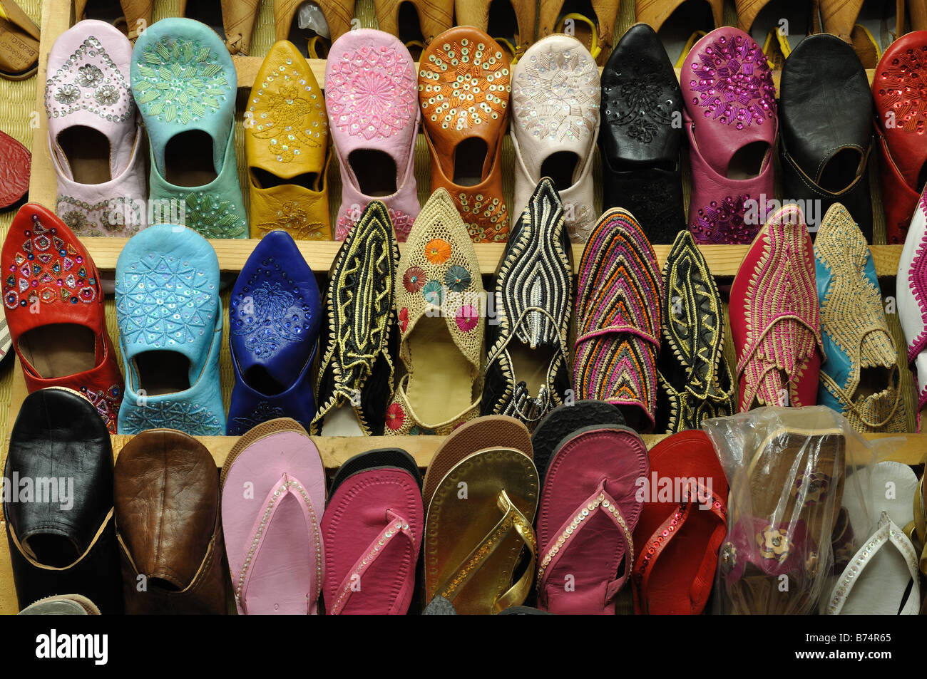 Chaussures traditionnelles marocaines Banque de photographies et d ...