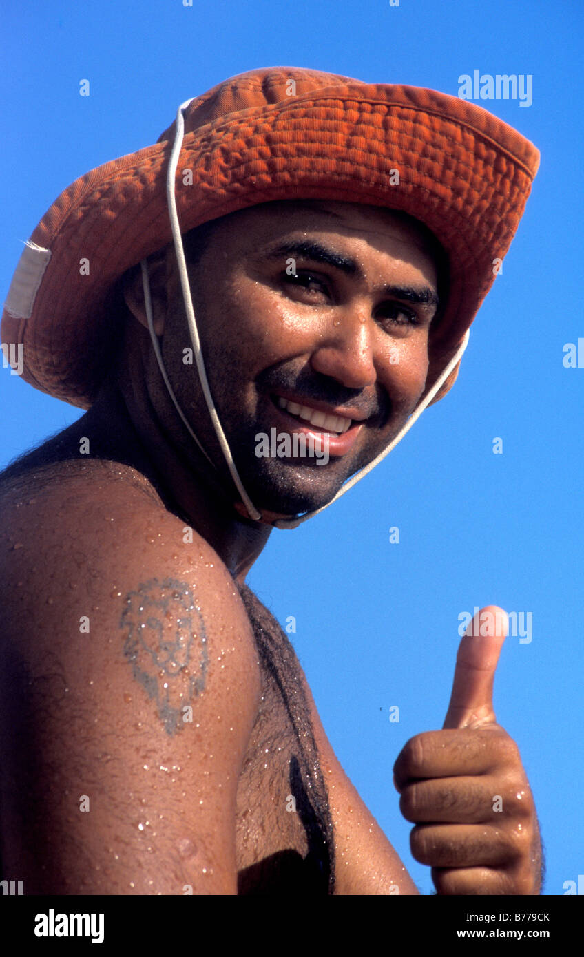 Bronzer sur la plage de copacabana Banque de photographies et d’images ...