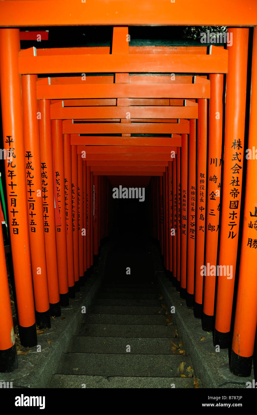 Porte du sanctuaire japonais Banque de photographies et d’images à ...