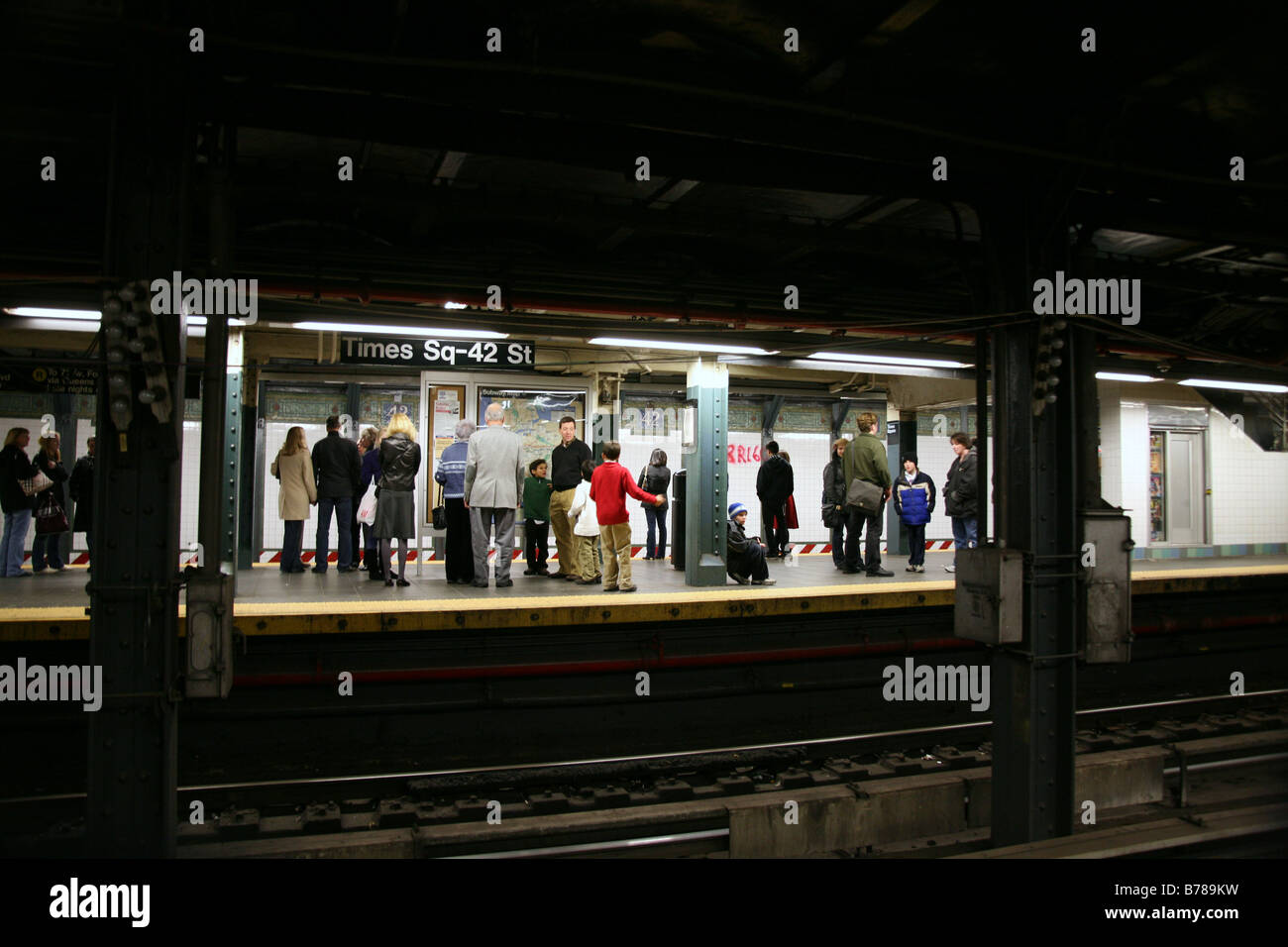 Times square subway station Banque de photographies et d’images à haute ...