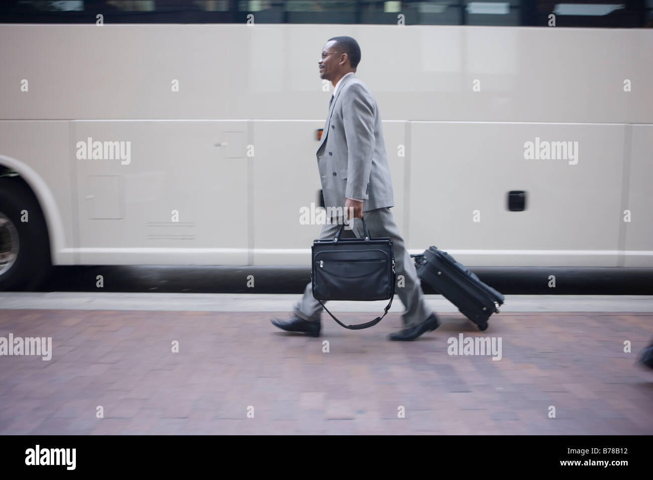 Bus pulling Banque de photographies et d’images à haute résolution - Alamy