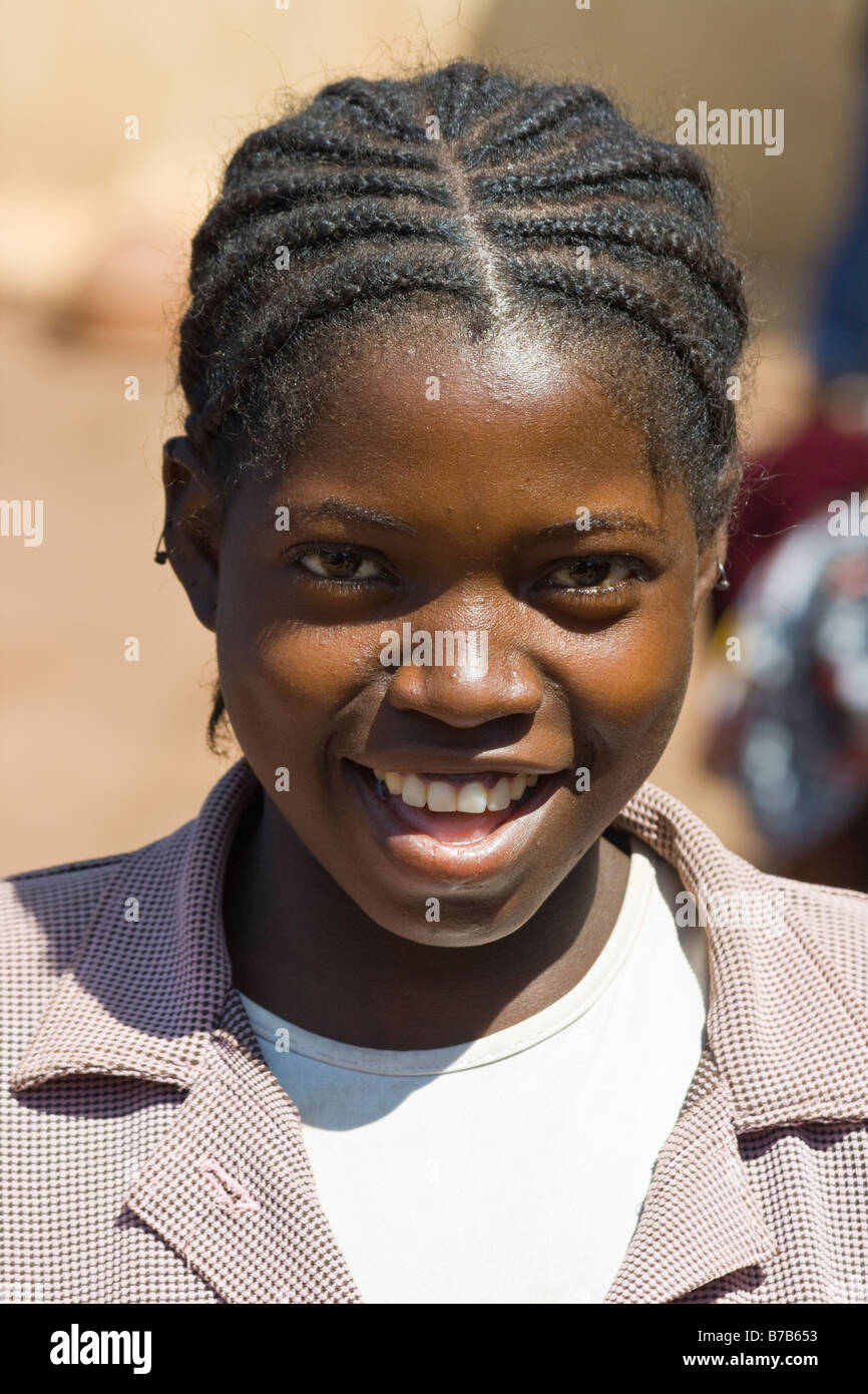 Smiling malian girl in mali Banque de photographies et d’images à haute ...