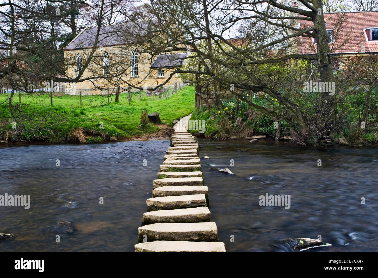 Pierres de gué sur la rivière Esk à Lealholm, North York Moors National ...