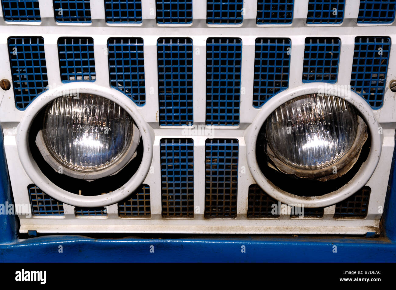 Projecteurs avant, Ford 3000 Tracteur Vintage Photo Stock - Alamy