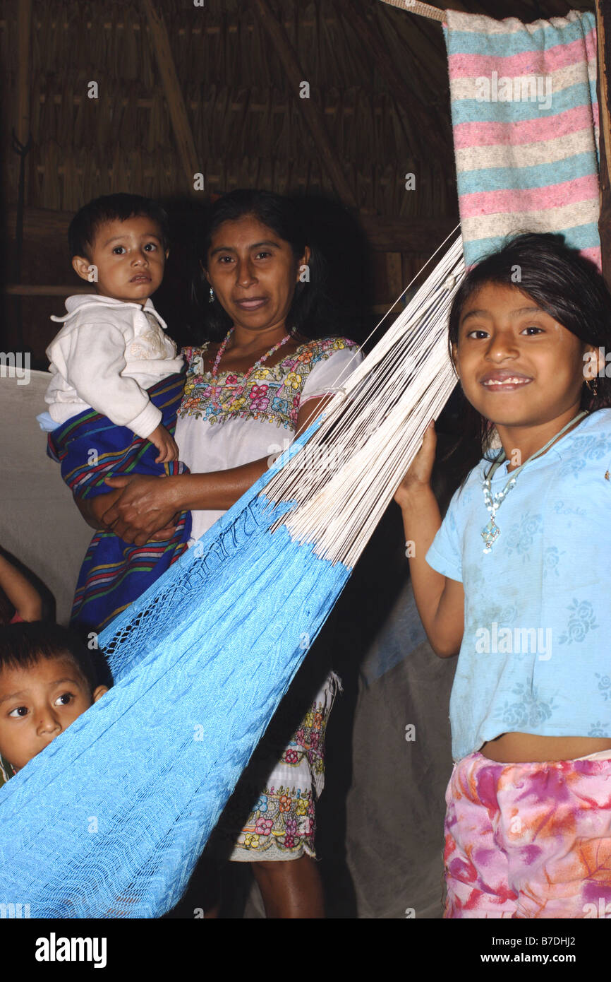 Famille maya Banque de photographies et d’images à haute résolution - Alamy