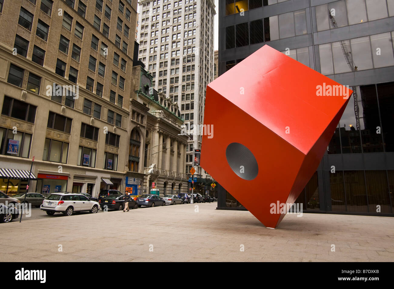 Red cube new york city Banque de photographies et d’images à haute ...