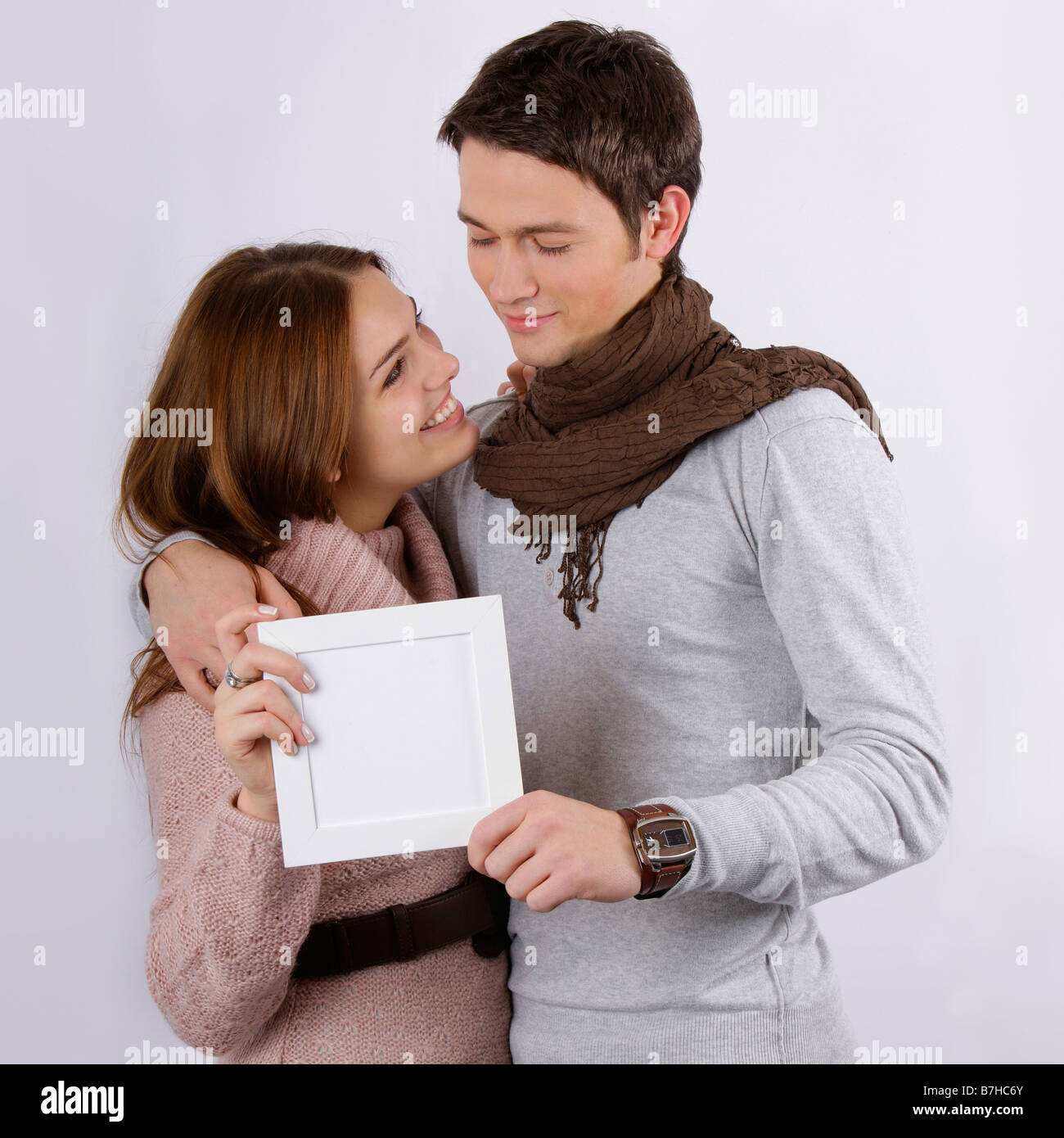 Jeune beau couple hugging and smiling holding blank sign isolated on ...