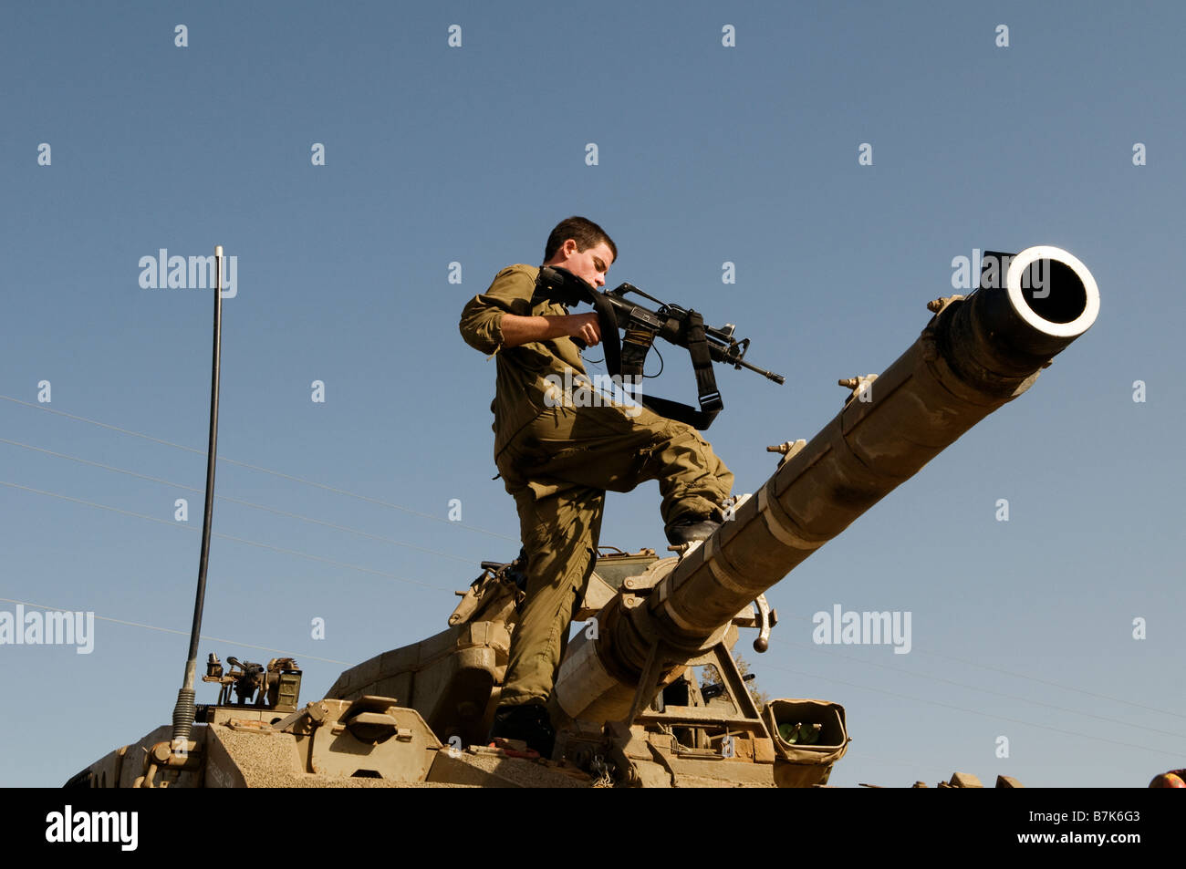 Israeli soldier in armoured vehicle Banque de photographies et d’images ...