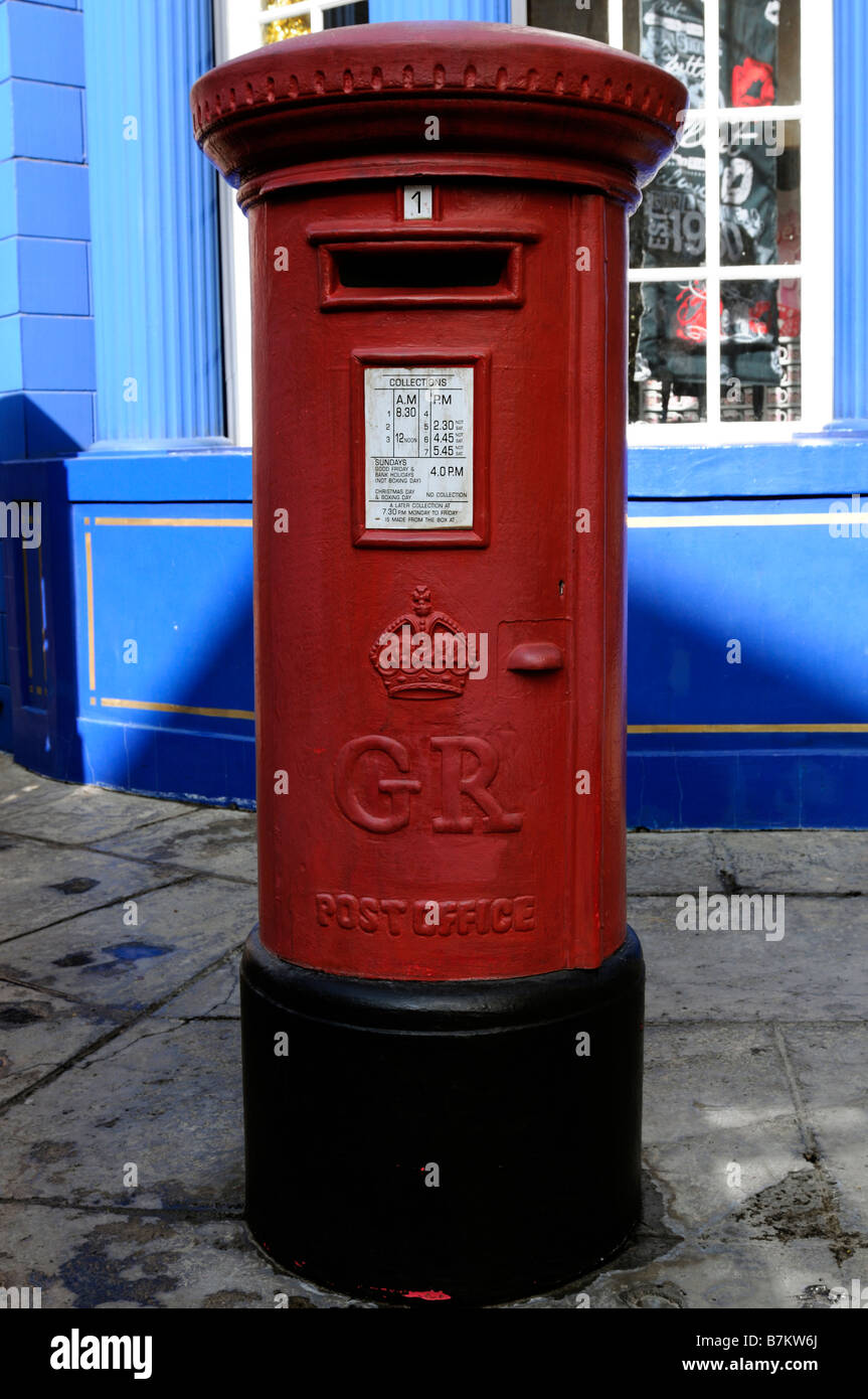 Pilier de la rouge lettre postale poste fort tradition traditionnelle ...