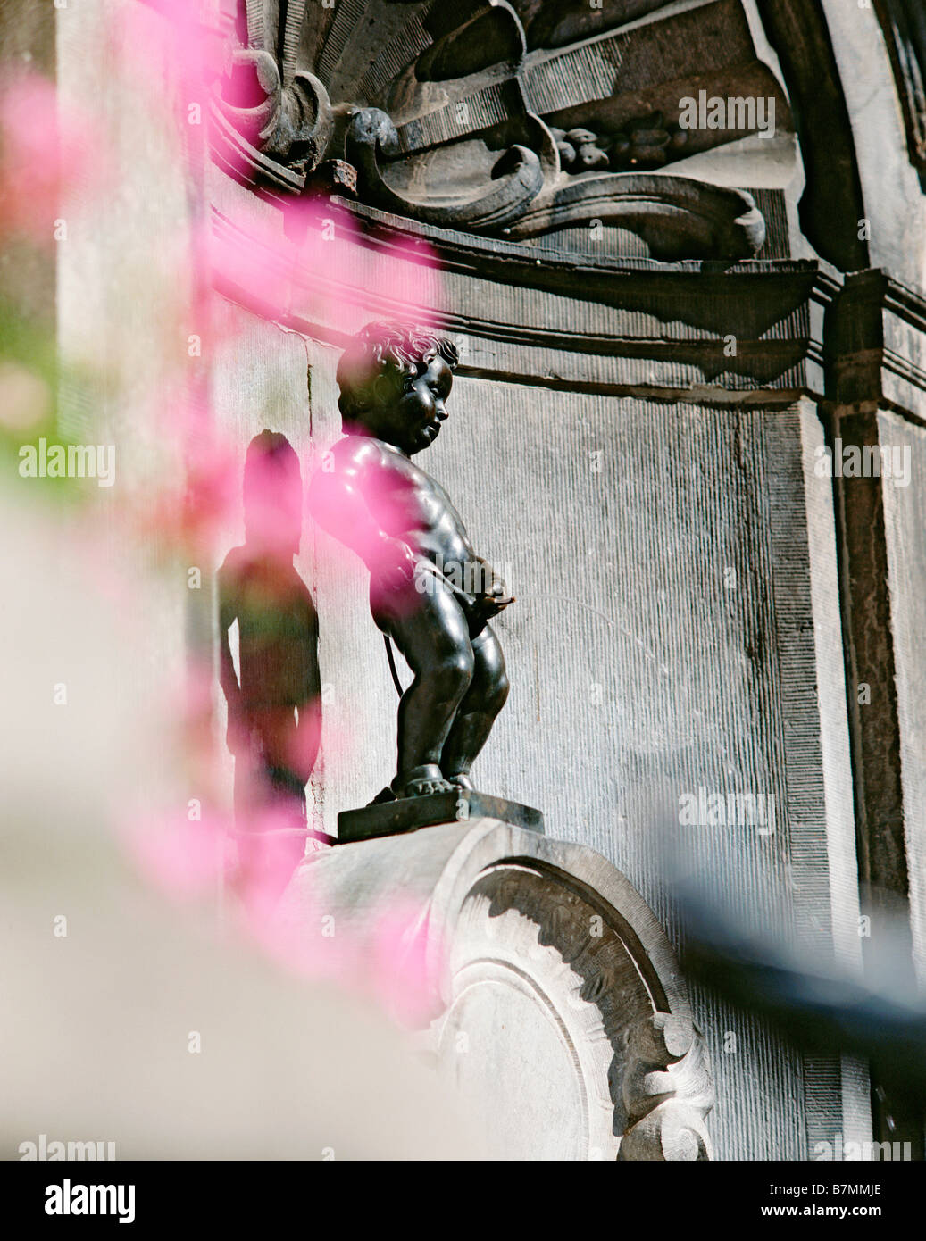 The famous manneken pis Banque de photographies et d’images à haute ...