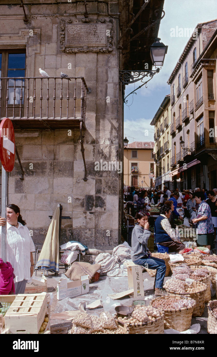 Jour de marché dans la Plaza Mayor de la ville de Leon Castilla y Leon ...