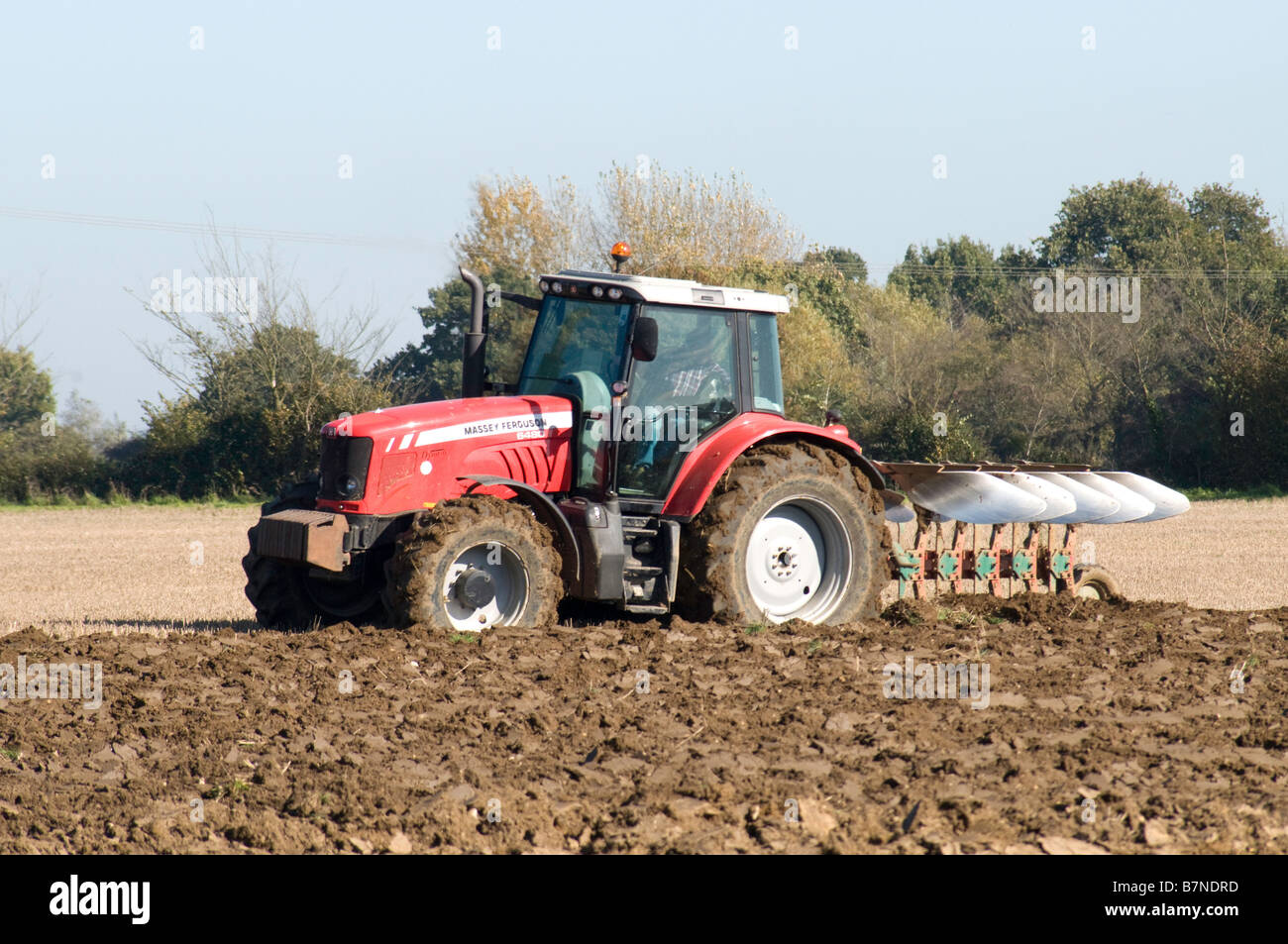 Tracteur rouge massey ferguson agriculture Banque de photographies et d ...