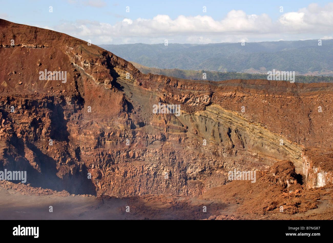 Masaya, peu profond cratère du volcan bouclier actif Photo Stock - Alamy