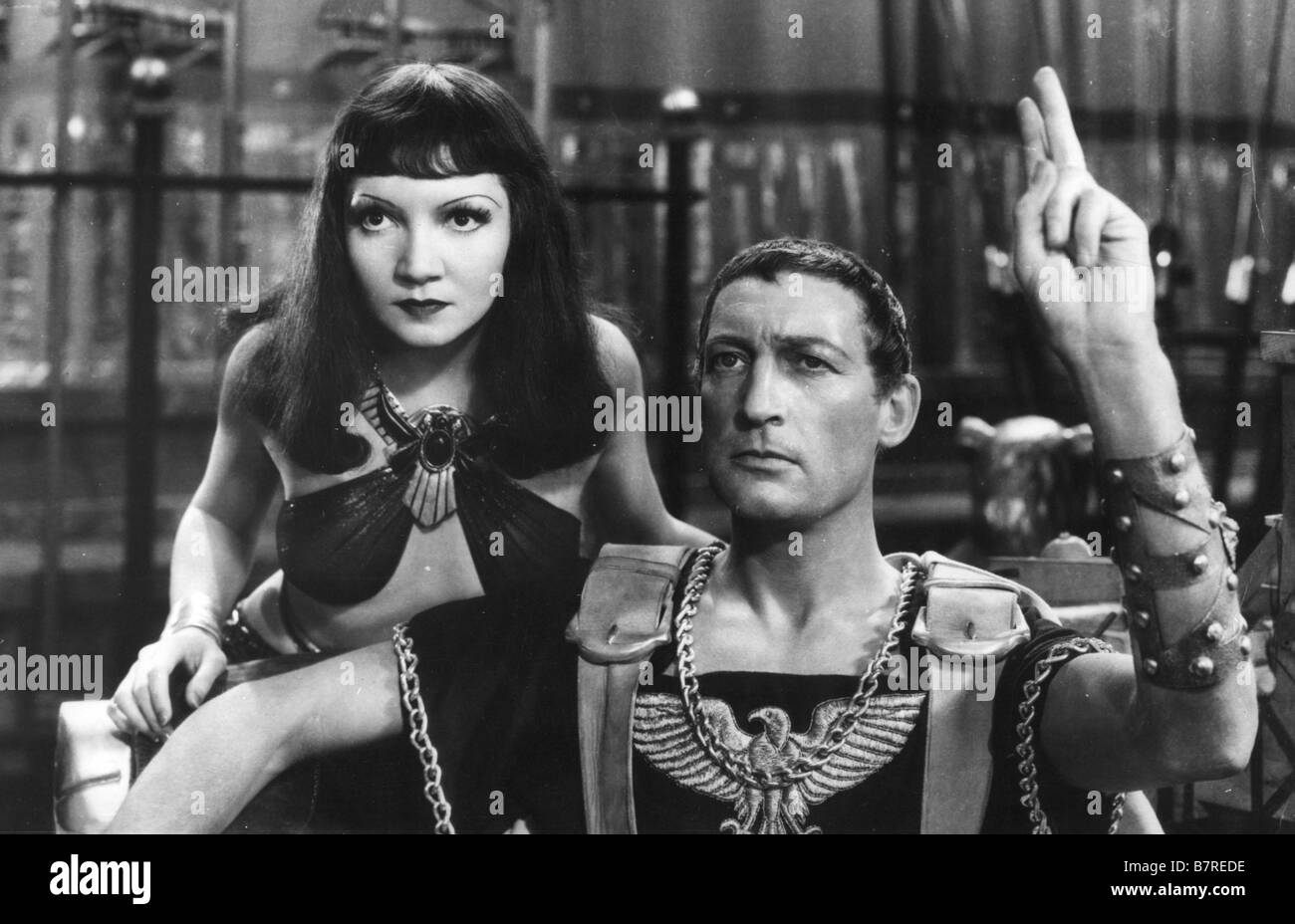 Cleopatra 1934 cecil demille claudette Banque de photographies et d’images à haute résolution ...