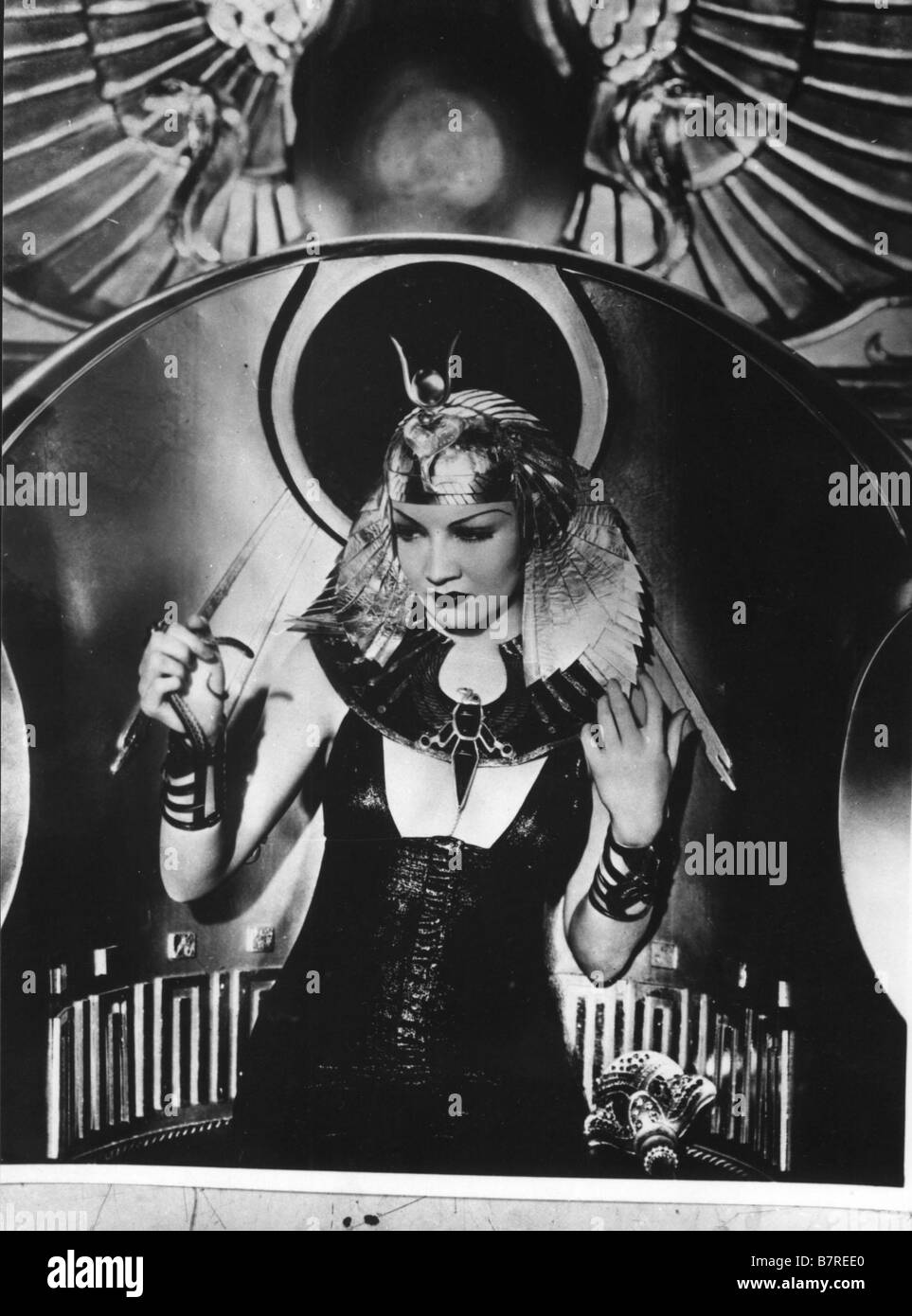 Cleopatra 1934 cecil demille claudette Banque de photographies et d’images à haute résolution ...