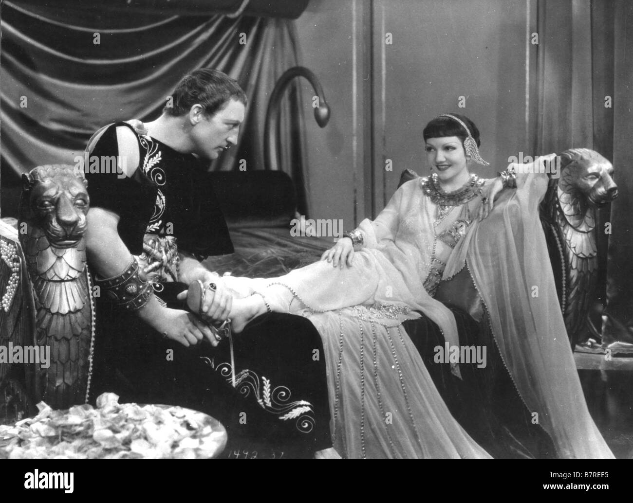 Cleopatra Année : 1934 USA Claudette Colbert, Warren William Réalisateur : Cecil B. DeMille ...