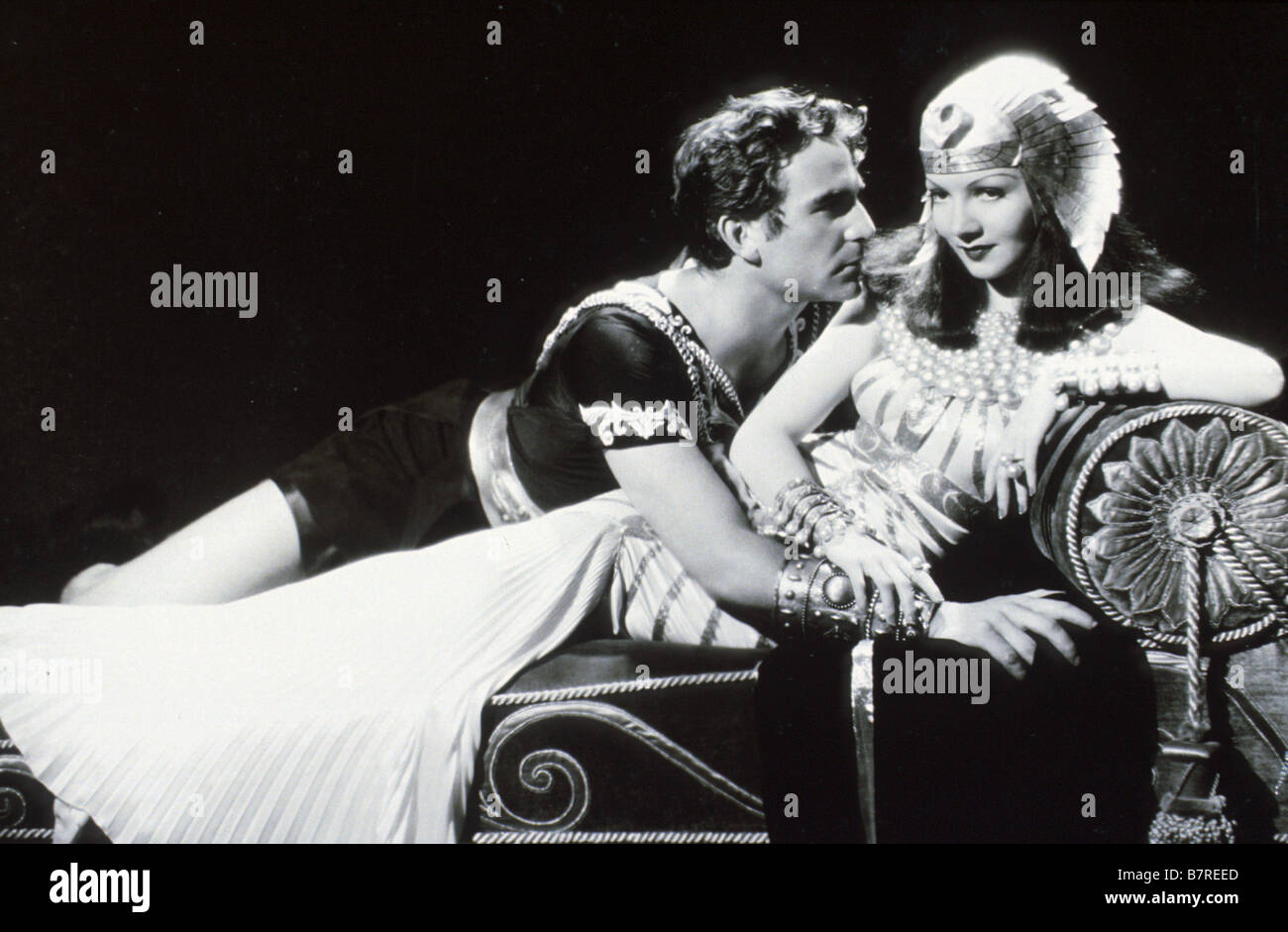 Cleopatra 1934 cecil demille claudette Banque de photographies et d’images à haute résolution ...