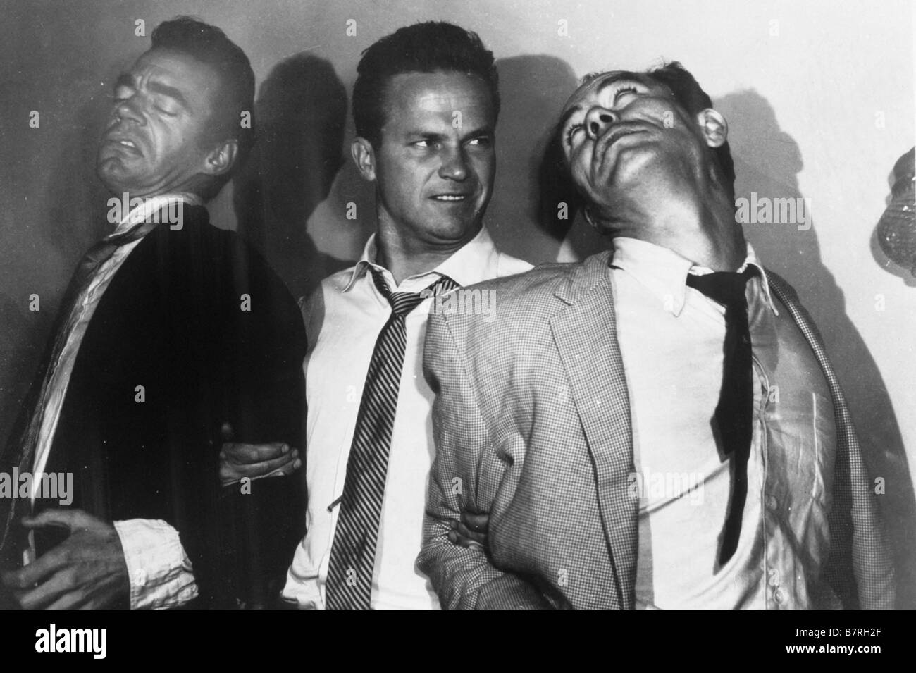 En quatrième vitesse Kiss Me Deadly Année : 1955 USA Ralph Meeker, Jack ...