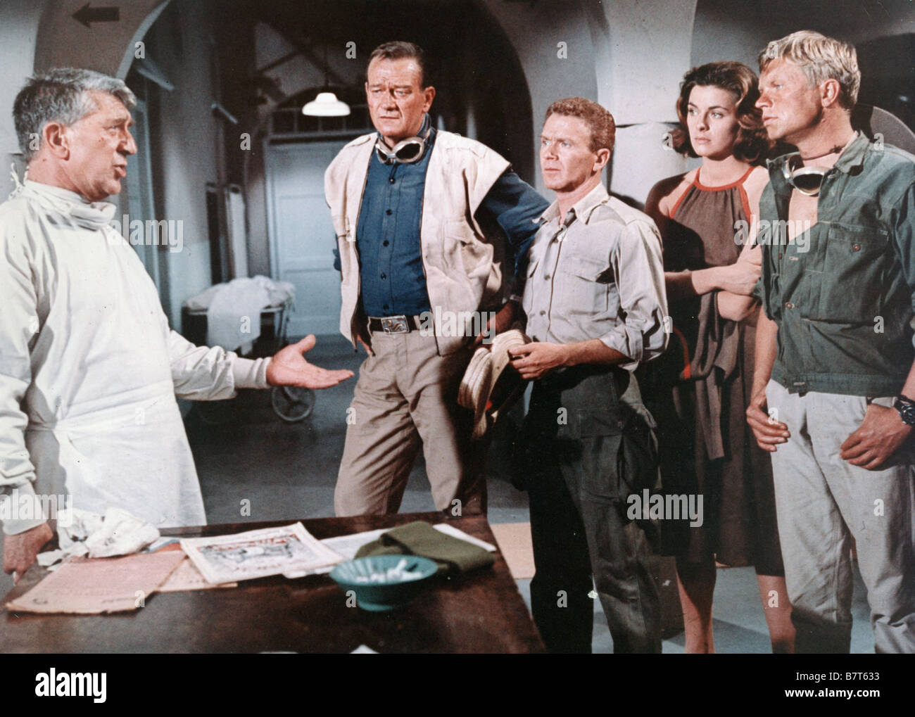 HATARI HATARI Année : 1962 USA John Wayne, boutons rouges, Elsa ...
