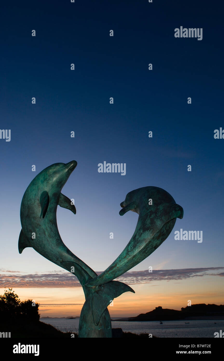 La sculpture de David Dolphin wynne. tresco. les îles Scilly. cornwall ...