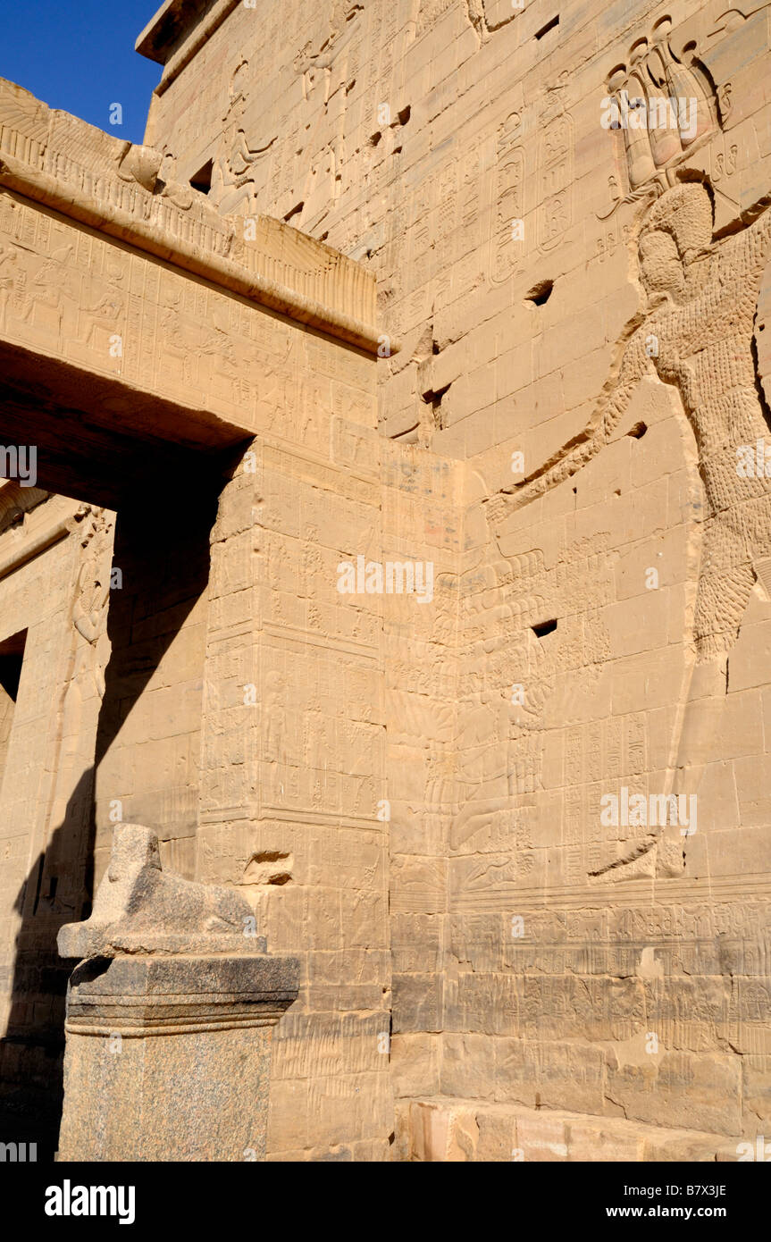 Le Temple d'Horus, Isis et Osiris sur l'île de Philae sur le Nil en ...