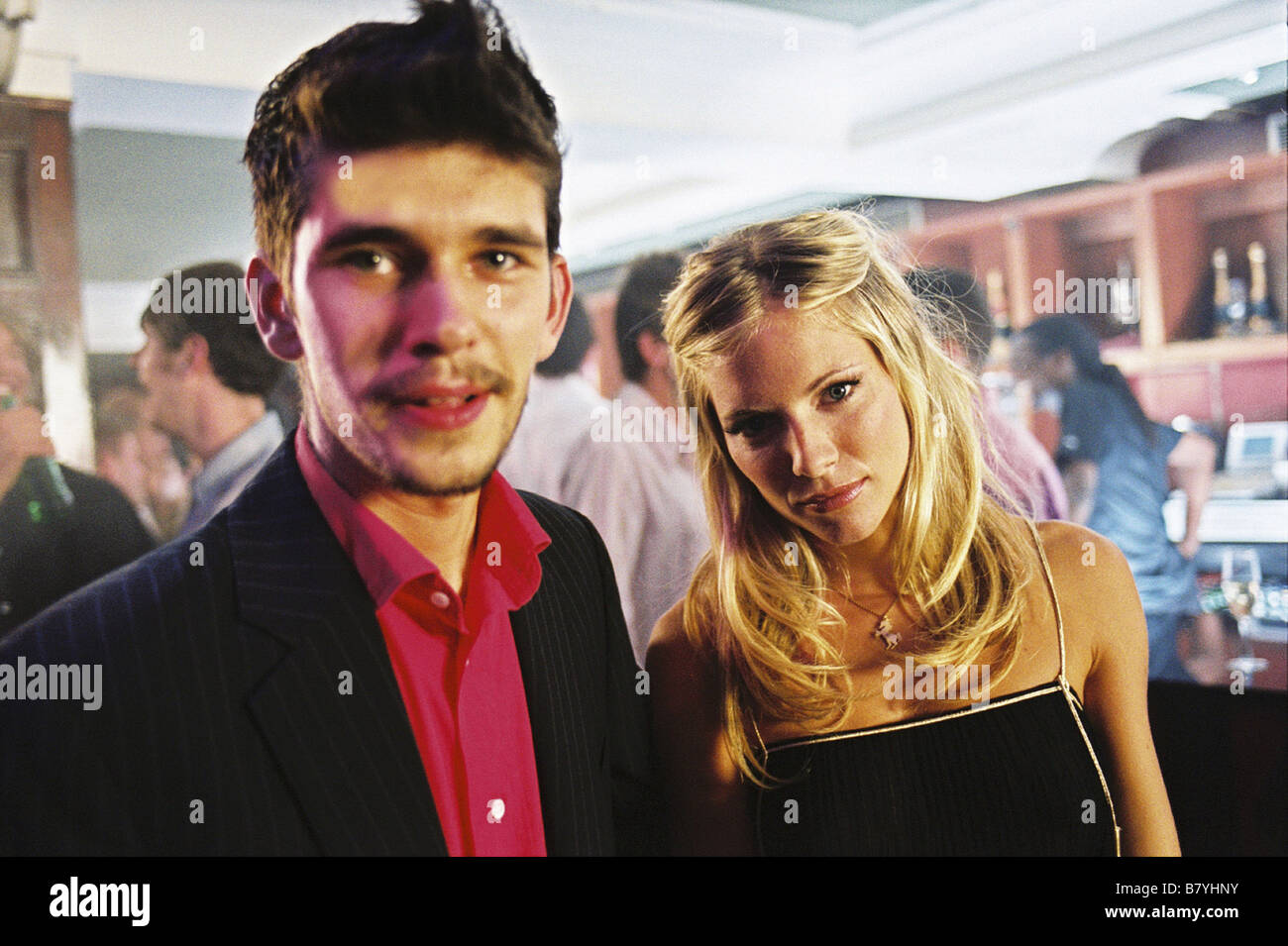 Sienna miller layer cake 2004 Banque de photographies et d’images à ...
